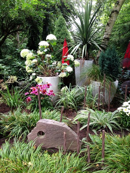 An Eclectic Garden Delights with Unexpected Surprises - Gallery ...