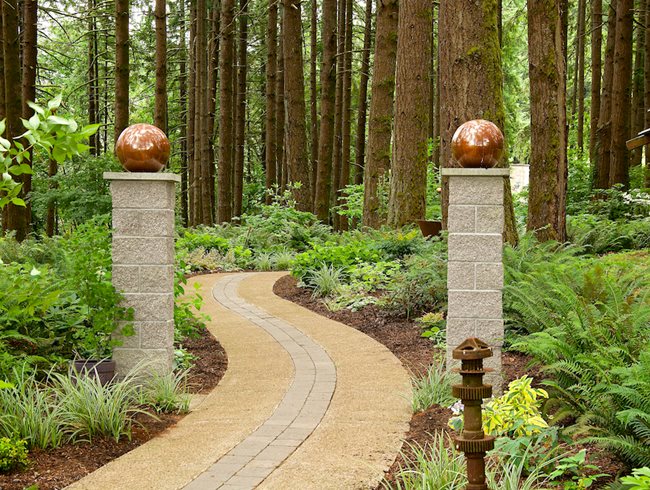 Garden Pathways: Tips and Ideas for Function & Beauty | Garden Design